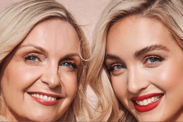 Rachel & Megan – Lady Gray Cosmetics